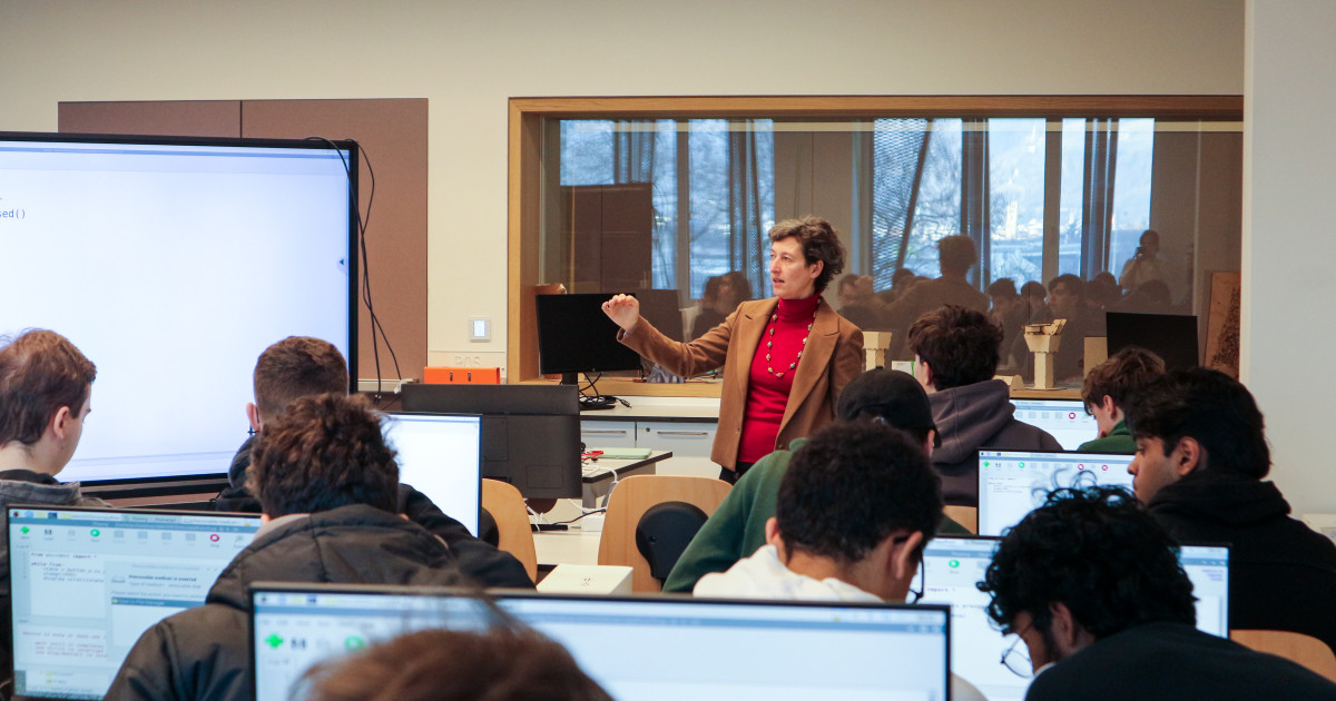 Più vicini alle materie scientifiche con la unibz STEM School / Free ...